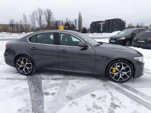 Grey Alfa Romeo Giulia 2019 in Vilnius, with an engine capacity of 2.14 L and mileage of 249 thousand km for 10527 €, photo 4 on AUTOMOTO.COM.LV