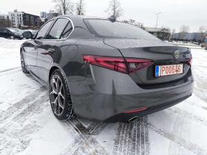 Grey Alfa Romeo Giulia 2019 in Vilnius, with an engine capacity of 2.14 L and mileage of 249 thousand km for 10527 €, photo 7 on AUTOMOTO.COM.LV