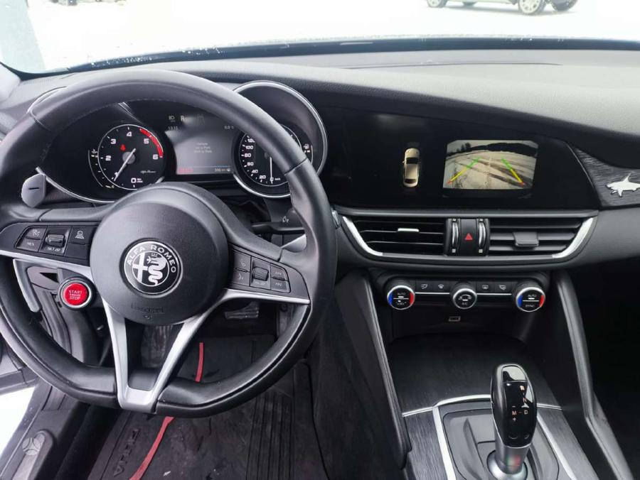 Grey Alfa Romeo Giulia 2019 in Vilnius, with an engine capacity of 2.14 L and mileage of 249 thousand km for 10527 €, photo 11 on AUTOMOTO.COM.LV