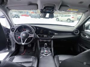Grey Alfa Romeo Giulia 2019 in Vilnius, with an engine capacity of 2.14 L and mileage of 249 thousand km for 10527 €, photo 13 on AUTOMOTO.COM.LV