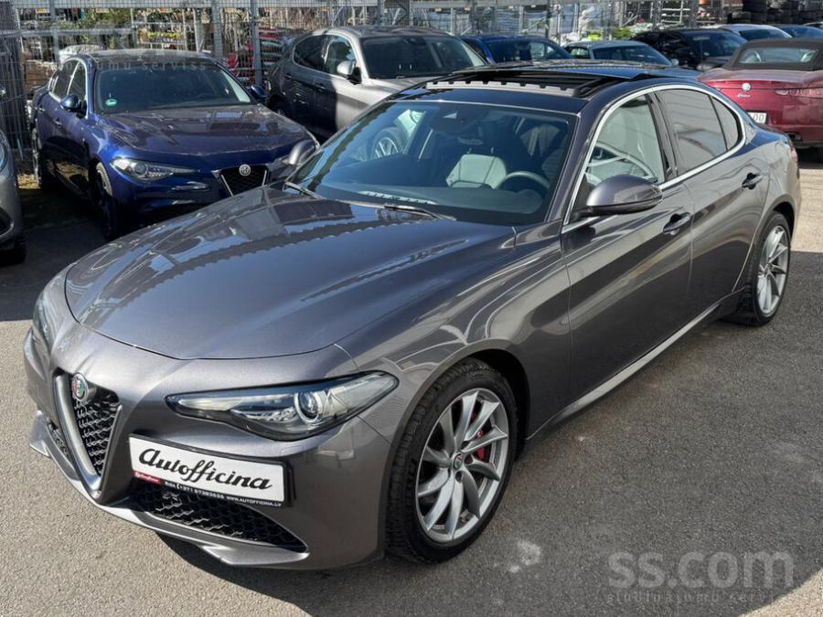 Pelēks Alfa Romeo Giulia 2020 Rīga, ar dzinēja tilpumu 2.00 L un nobraukumu 123 tūkst. km par 19900 €, foto 1 vietnē AUTOMOTO.COM.LV