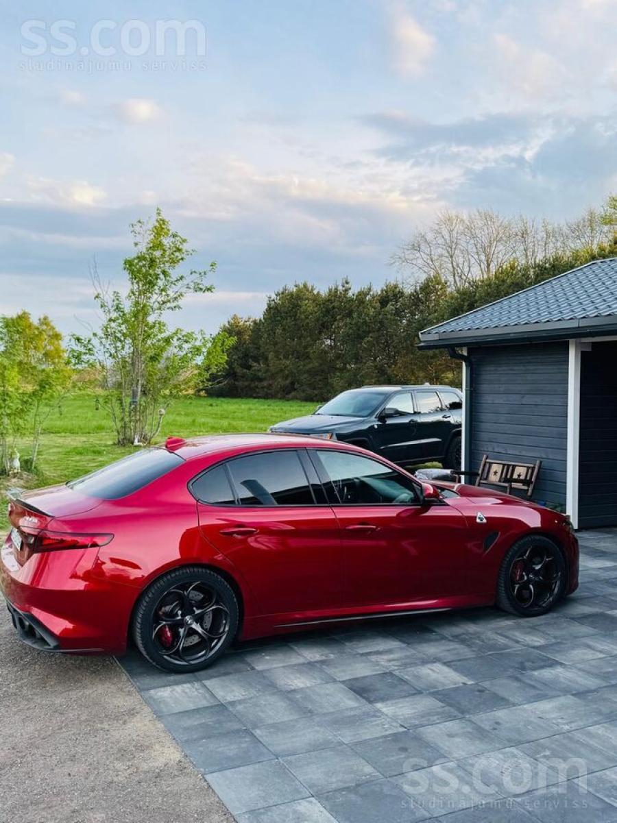 Red Alfa Romeo Giulia 2017 in Liepaja, with an engine capacity of 2.90 L and mileage of 61 thousand km for 46900 €, photo 4 on AUTOMOTO.COM.LV