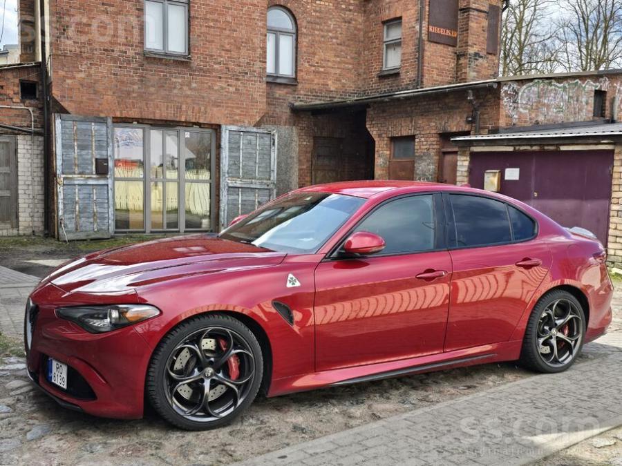 Red Alfa Romeo Giulia 2017 in Liepaja, with an engine capacity of 2.90 L and mileage of 61 thousand km for 46900 €, photo 5 on AUTOMOTO.COM.LV