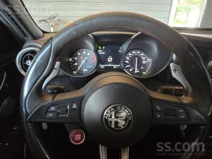 Red Alfa Romeo Giulia 2017 in Liepaja, with an engine capacity of 2.90 L and mileage of 61 thousand km for 46900 €, photo 16 on AUTOMOTO.COM.LV