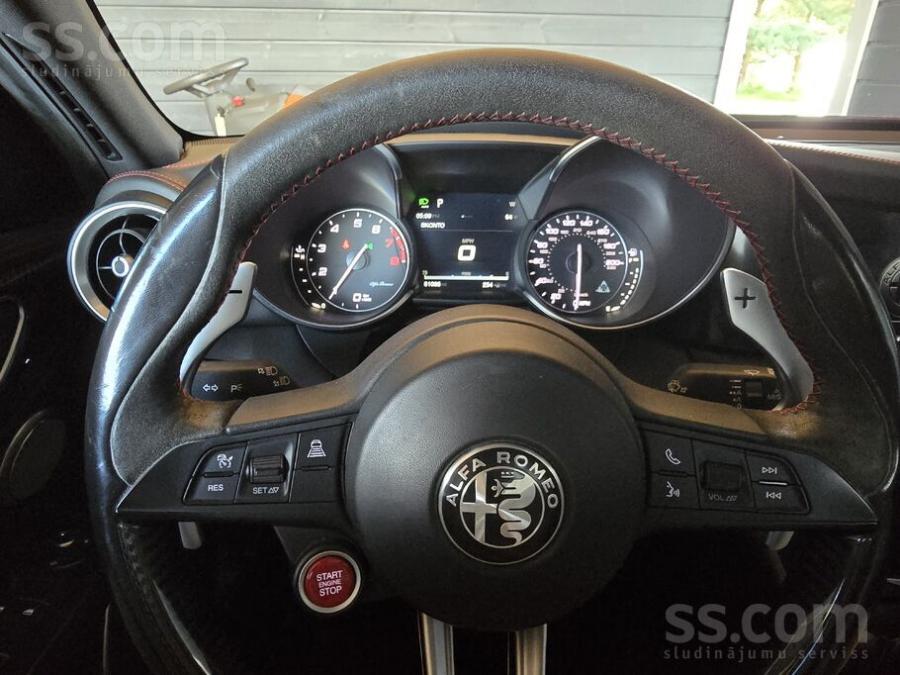 Red Alfa Romeo Giulia 2017 in Liepaja, with an engine capacity of 2.90 L and mileage of 61 thousand km for 46900 €, photo 16 on AUTOMOTO.COM.LV