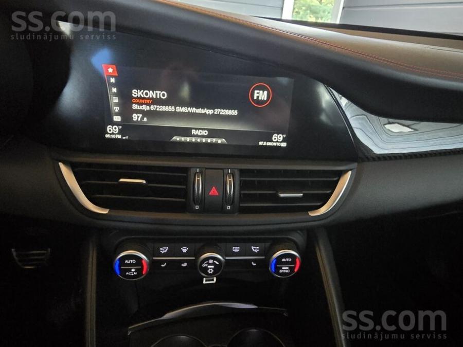 Red Alfa Romeo Giulia 2017 in Liepaja, with an engine capacity of 2.90 L and mileage of 61 thousand km for 46900 €, photo 17 on AUTOMOTO.COM.LV