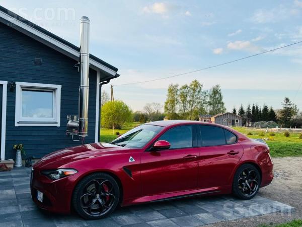 Red Alfa Romeo Giulia 2017 in Liepaja, with an engine capacity of 2.90 L and mileage of 61 thousand km for 46900 €, photo 3 on AUTOMOTO.COM.LV