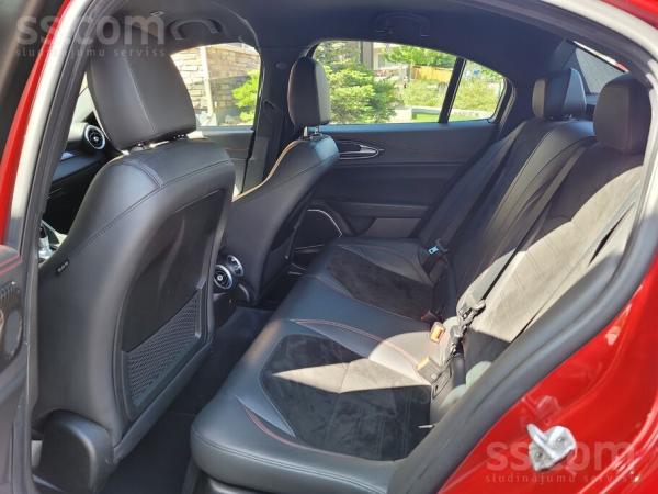 Red Alfa Romeo Giulia 2017 in Liepaja, with an engine capacity of 2.90 L and mileage of 61 thousand km for 46900 €, photo 8 on AUTOMOTO.COM.LV
