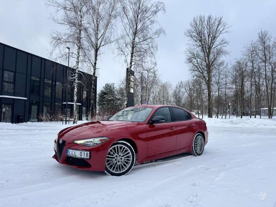 Красный Альфа Ромео Джулия 2017 в Вильнюс, объемом двигателя 2.00 л и пробегом 81 тыс. км за 17000 €, фото 5 на AUTOMOTO.COM.LV