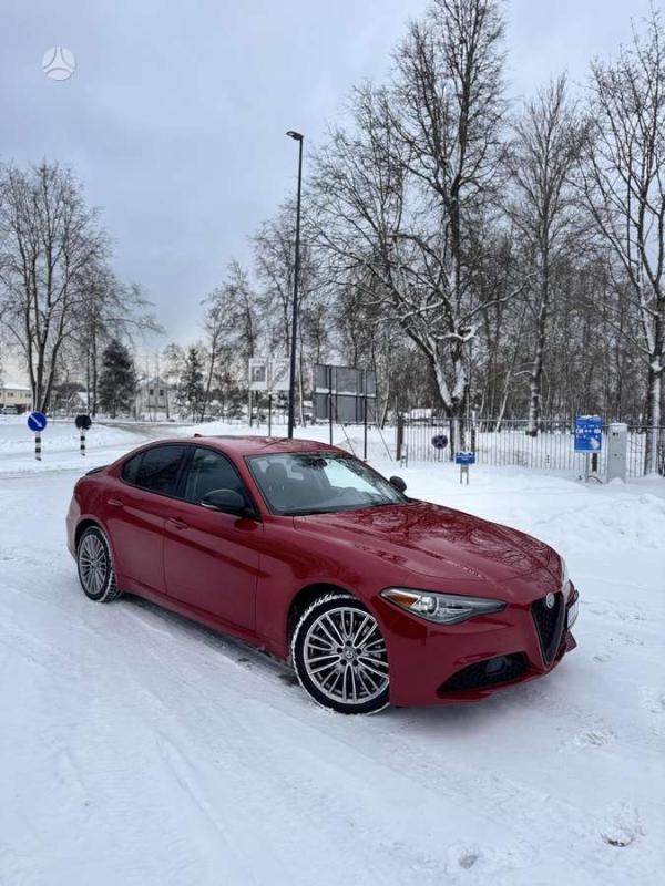 Sarkans Alfa Romeo Giulia 2017 Viļņa, ar dzinēja tilpumu 2.00 L un nobraukumu 81 tūkst. km par 17000 €, foto 6 vietnē AUTOMOTO.COM.LV