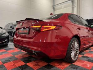 Red Alfa Romeo Giulia 2017 in Vilnius, with an engine capacity of 2.00 L and mileage of 82 thousand km for 17790 €, photo 9 on AUTOMOTO.COM.LV
