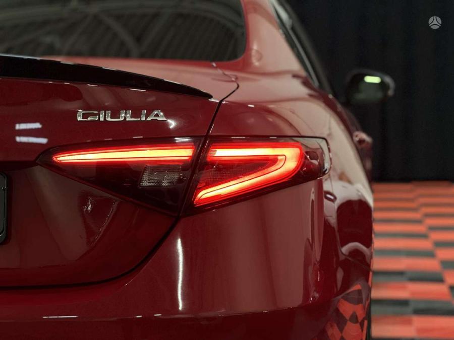 Red Alfa Romeo Giulia 2017 in Vilnius, with an engine capacity of 2.00 L and mileage of 82 thousand km for 17790 €, photo 10 on AUTOMOTO.COM.LV