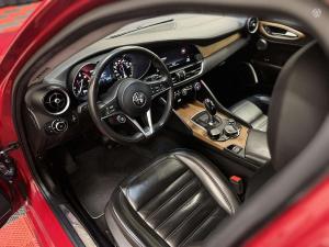 Red Alfa Romeo Giulia 2017 in Vilnius, with an engine capacity of 2.00 L and mileage of 82 thousand km for 17790 €, photo 15 on AUTOMOTO.COM.LV