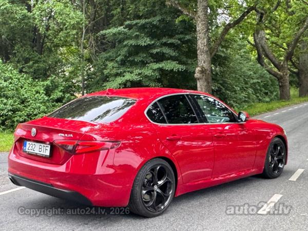 Red Alfa Romeo Giulia 2017 in Tallinn, with an engine capacity of 2.00 L and mileage of 217 thousand km for 18000 €, photo 4 on AUTOMOTO.COM.LV