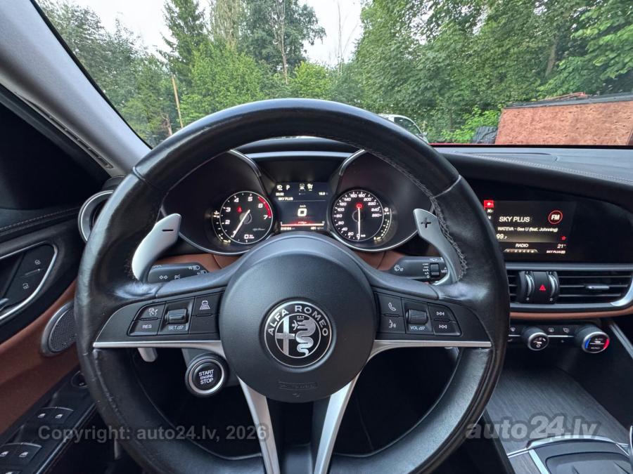 Sarkans Alfa Romeo Giulia 2017 Tallina, ar dzinēja tilpumu 2.00 L un nobraukumu 217 tūkst. km par 18000 €, foto 8 vietnē AUTOMOTO.COM.LV