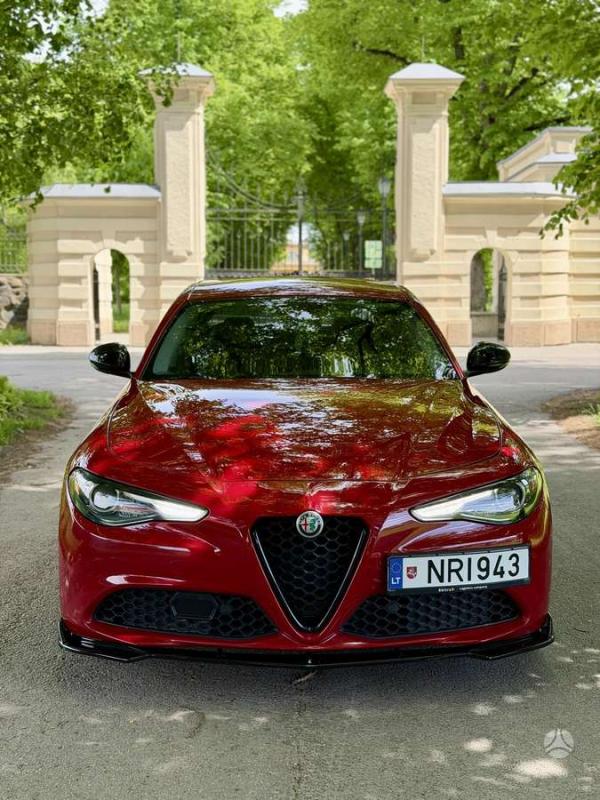Sarkans Alfa Romeo Giulia 2017 Kauņa, ar dzinēja tilpumu 2.00 L un nobraukumu 83 tūkst. km par 18000 €, foto 2 vietnē AUTOMOTO.COM.LV