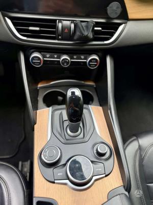 Sarkans Alfa Romeo Giulia 2017 Kauņa, ar dzinēja tilpumu 2.00 L un nobraukumu 83 tūkst. km par 18000 €, foto 16 vietnē AUTOMOTO.COM.LV