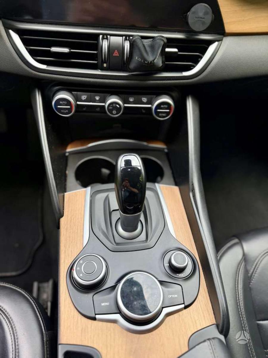 Sarkans Alfa Romeo Giulia 2017 Kauņa, ar dzinēja tilpumu 2.00 L un nobraukumu 83 tūkst. km par 18000 €, foto 16 vietnē AUTOMOTO.COM.LV