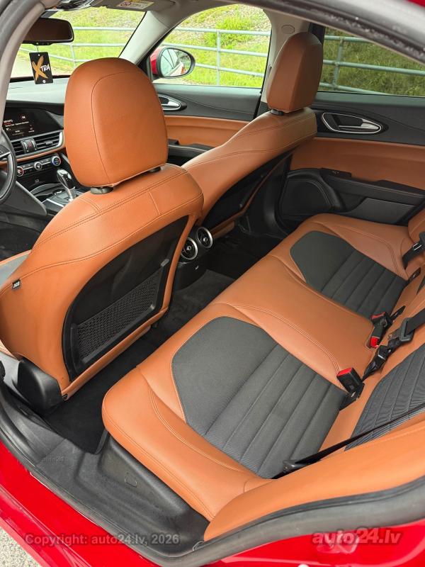 Sarkans Alfa Romeo Giulia 2017 Tallina, ar dzinēja tilpumu 2.00 L un nobraukumu 141 tūkst. km par 21000 €, foto 10 vietnē AUTOMOTO.COM.LV