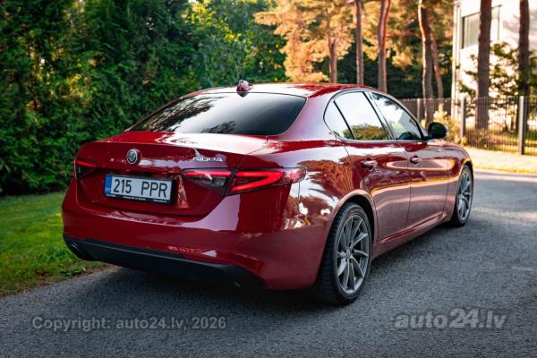 Red Alfa Romeo Giulia 2017 in Tallinn, with an engine capacity of 2.00 L and mileage of 139 thousand km for 17990 €, photo 7 on AUTOMOTO.COM.LV