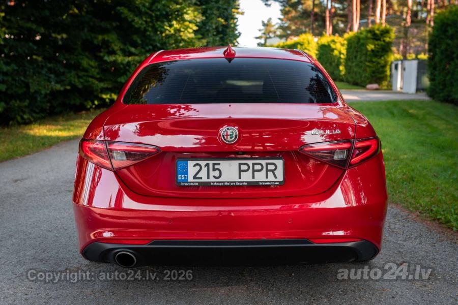 Red Alfa Romeo Giulia 2017 in Tallinn, with an engine capacity of 2.00 L and mileage of 139 thousand km for 17990 €, photo 8 on AUTOMOTO.COM.LV