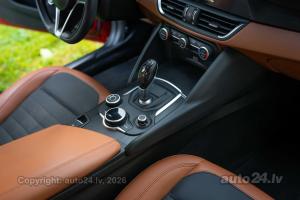Red Alfa Romeo Giulia 2017 in Tallinn, with an engine capacity of 2.00 L and mileage of 139 thousand km for 17990 €, photo 17 on AUTOMOTO.COM.LV