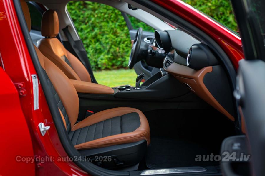 Red Alfa Romeo Giulia 2017 in Tallinn, with an engine capacity of 2.00 L and mileage of 139 thousand km for 17990 €, photo 19 on AUTOMOTO.COM.LV
