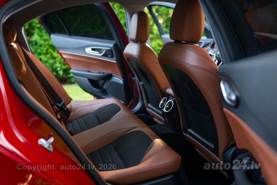 Red Alfa Romeo Giulia 2017 in Tallinn, with an engine capacity of 2.00 L and mileage of 139 thousand km for 17990 €, photo 22 on AUTOMOTO.COM.LV