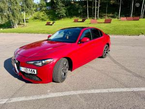 Sarkans Alfa Romeo Giulia 2018 Alīta, ar dzinēja tilpumu 2.00 L un nobraukumu 174 tūkst. km par 19000 €, foto  vietnē AUTOMOTO.COM.LV