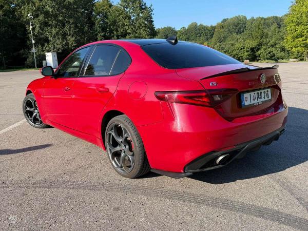 Red Alfa Romeo Giulia 2018 in Alytus, with an engine capacity of 2.00 L and mileage of 174 thousand km for 19000 €, photo 4 on AUTOMOTO.COM.LV