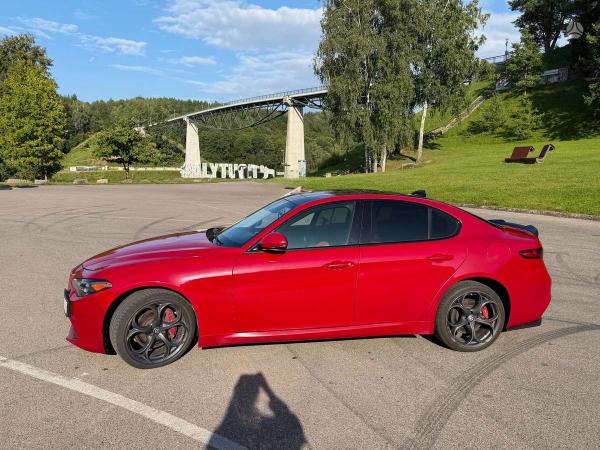 Red Alfa Romeo Giulia 2018 in Alytus, with an engine capacity of 2.00 L and mileage of 174 thousand km for 19000 €, photo 5 on AUTOMOTO.COM.LV