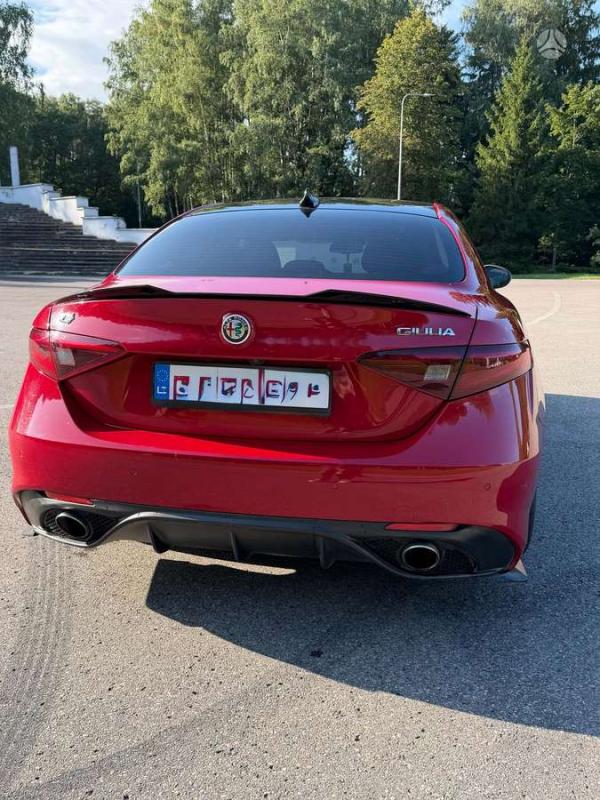 Red Alfa Romeo Giulia 2018 in Alytus, with an engine capacity of 2.00 L and mileage of 174 thousand km for 19000 €, photo 6 on AUTOMOTO.COM.LV