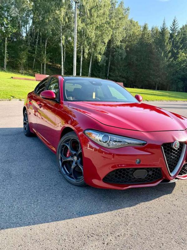 Red Alfa Romeo Giulia 2018 in Alytus, with an engine capacity of 2.00 L and mileage of 174 thousand km for 19000 €, photo 7 on AUTOMOTO.COM.LV