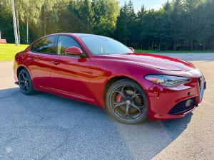 Sarkans Alfa Romeo Giulia 2018 Alīta, ar dzinēja tilpumu 2.00 L un nobraukumu 174 tūkst. km par 19000 €, foto 9 vietnē AUTOMOTO.COM.LV