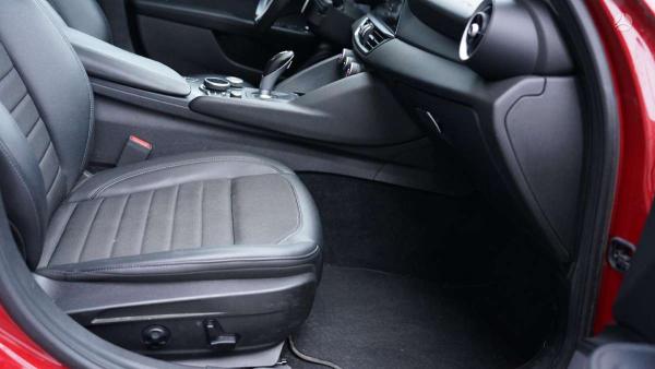 Красный Альфа Ромео Джулия 2020 в Таллин, объемом двигателя 2.00 л и пробегом 110 тыс. км за 16500 €, фото 7 на AUTOMOTO.COM.LV