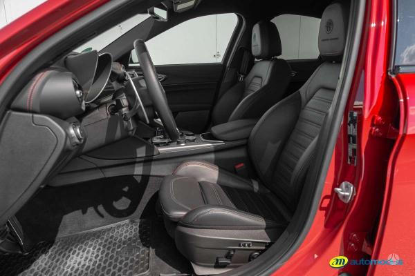 Red Alfa Romeo Giulia 2023 in Vilnius, with an engine capacity of 2.00 L and mileage of 40 thousand km for 34990 €, photo 3 on AUTOMOTO.COM.LV