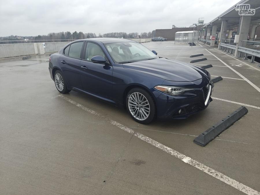 Alfa Romeo Giulia 2017 in Vilnius, with an engine capacity of 2.00 L and mileage of 165 thousand km for 14500 €, photo 3 on AUTOMOTO.COM.LV