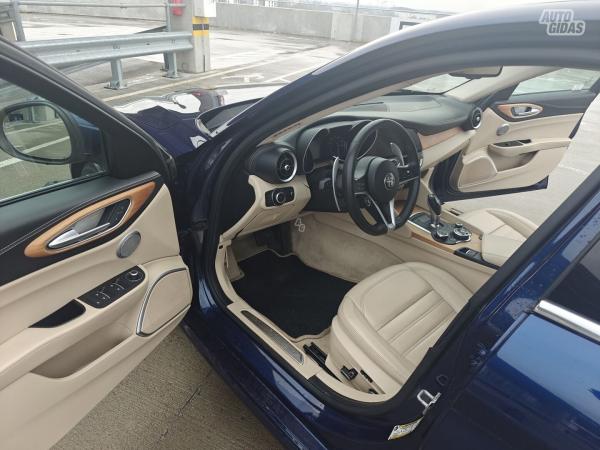 Alfa Romeo Giulia 2017 in Vilnius, with an engine capacity of 2.00 L and mileage of 165 thousand km for 14500 €, photo 8 on AUTOMOTO.COM.LV