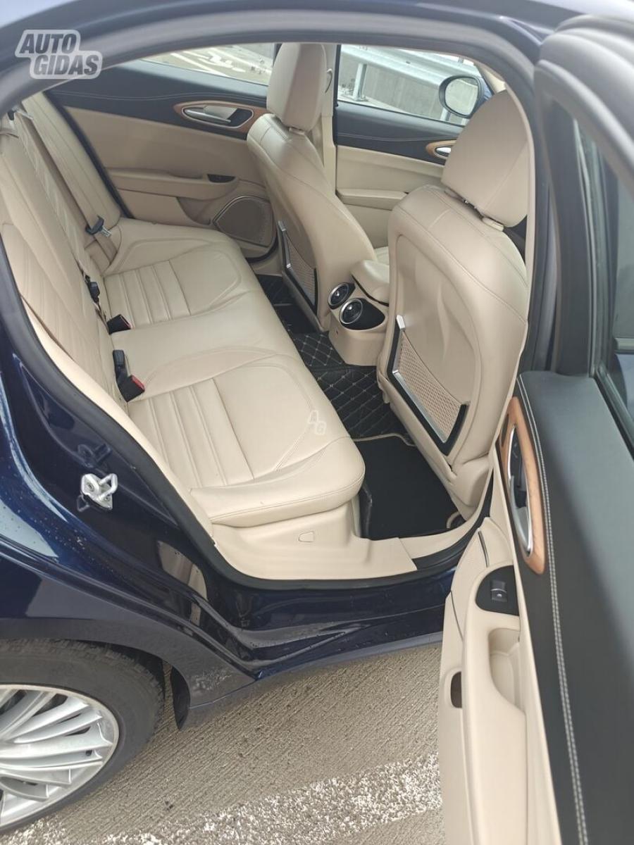 Alfa Romeo Giulia 2017 in Vilnius, with an engine capacity of 2.00 L and mileage of 165 thousand km for 14500 €, photo 11 on AUTOMOTO.COM.LV