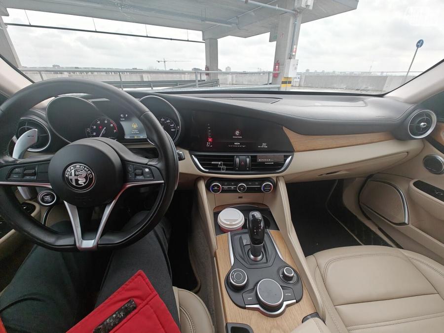 Alfa Romeo Giulia 2017 in Vilnius, with an engine capacity of 2.00 L and mileage of 165 thousand km for 14500 €, photo 13 on AUTOMOTO.COM.LV