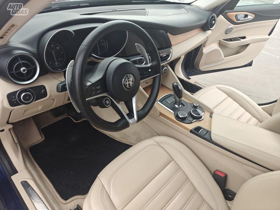 Alfa Romeo Giulia 2017 in Vilnius, with an engine capacity of 2.00 L and mileage of 165 thousand km for 14500 €, photo 14 on AUTOMOTO.COM.LV