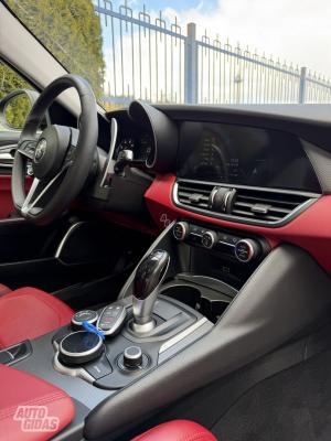 Alfa Romeo Giulia 2017 in Vilnius, with an engine capacity of 2.00 L and mileage of 138 thousand km for 16500 €, photo 12 on AUTOMOTO.COM.LV