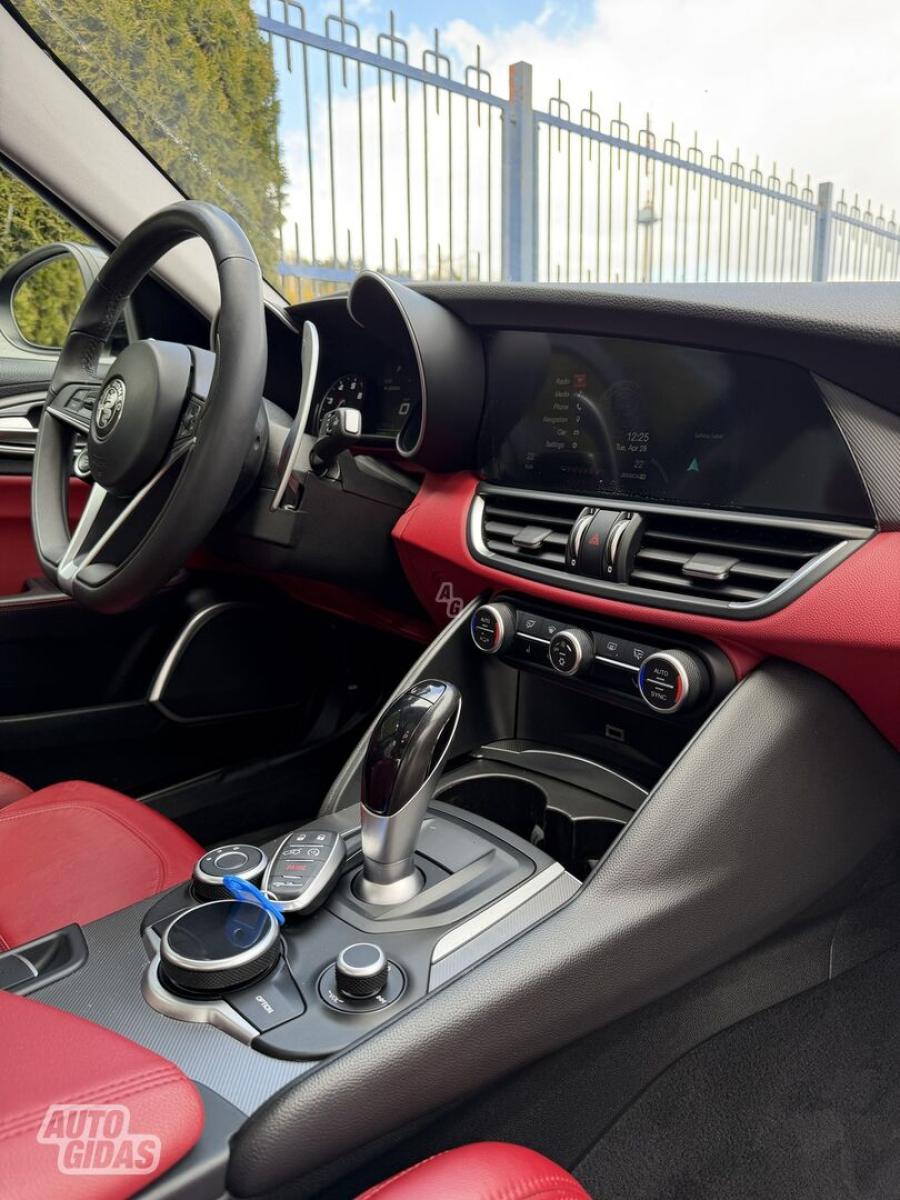 Alfa Romeo Giulia 2017 in Vilnius, with an engine capacity of 2.00 L and mileage of 138 thousand km for 16500 €, photo 12 on AUTOMOTO.COM.LV