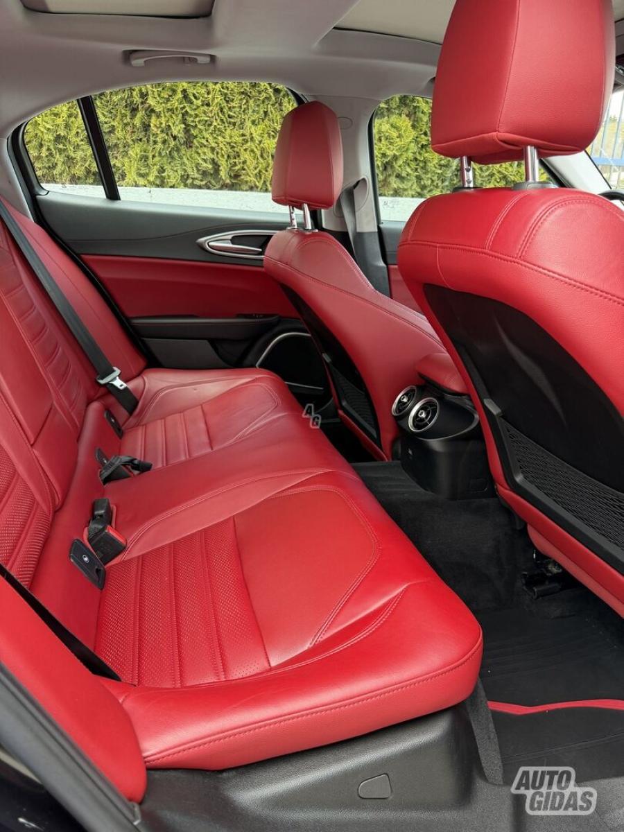Alfa Romeo Giulia 2017 in Vilnius, with an engine capacity of 2.00 L and mileage of 138 thousand km for 16500 €, photo 28 on AUTOMOTO.COM.LV
