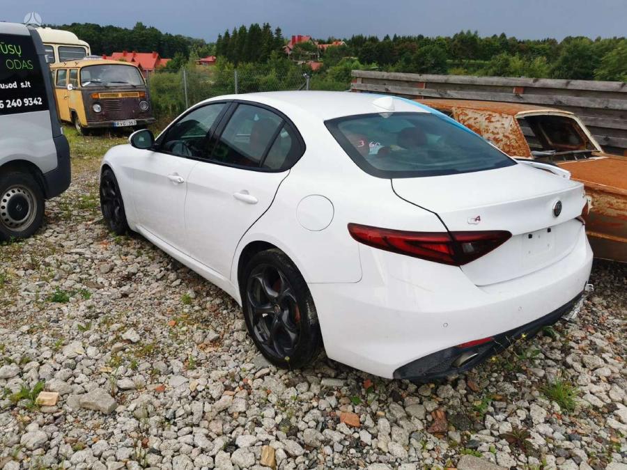 Alfa Romeo Giulia 2017 Klaipėda, ar dzinēja tilpumu 2.00 L un nobraukumu 86 tūkst. km par 9500 €, foto 1 vietnē AUTOMOTO.COM.LV