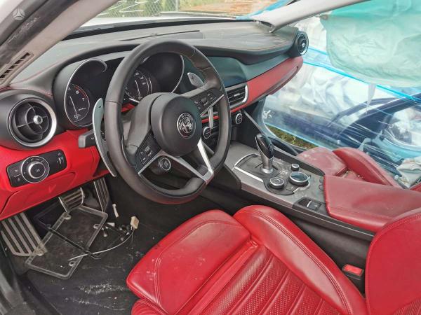 Alfa Romeo Giulia 2017 Klaipėda, ar dzinēja tilpumu 2.00 L un nobraukumu 86 tūkst. km par 9500 €, foto 7 vietnē AUTOMOTO.COM.LV