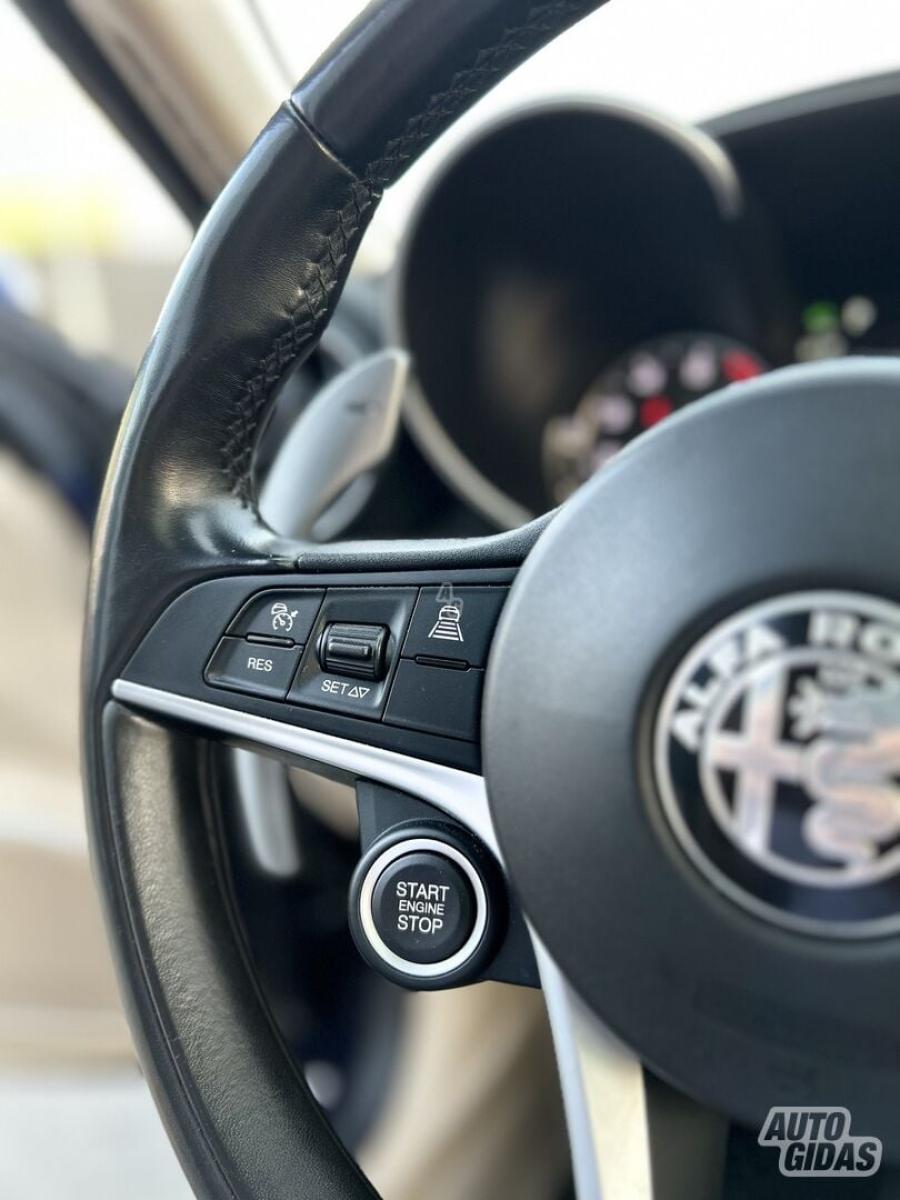 Alfa Romeo Giulia 2018 Palanga, ar dzinēja tilpumu 2.00 L un nobraukumu 120 tūkst. km par 17750 €, foto 24 vietnē AUTOMOTO.COM.LV