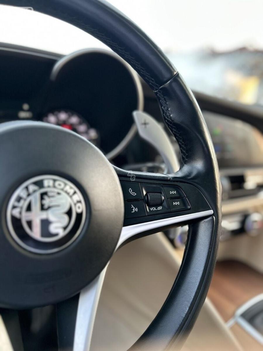 Alfa Romeo Giulia 2018 Palanga, ar dzinēja tilpumu 2.00 L un nobraukumu 120 tūkst. km par 17750 €, foto 25 vietnē AUTOMOTO.COM.LV