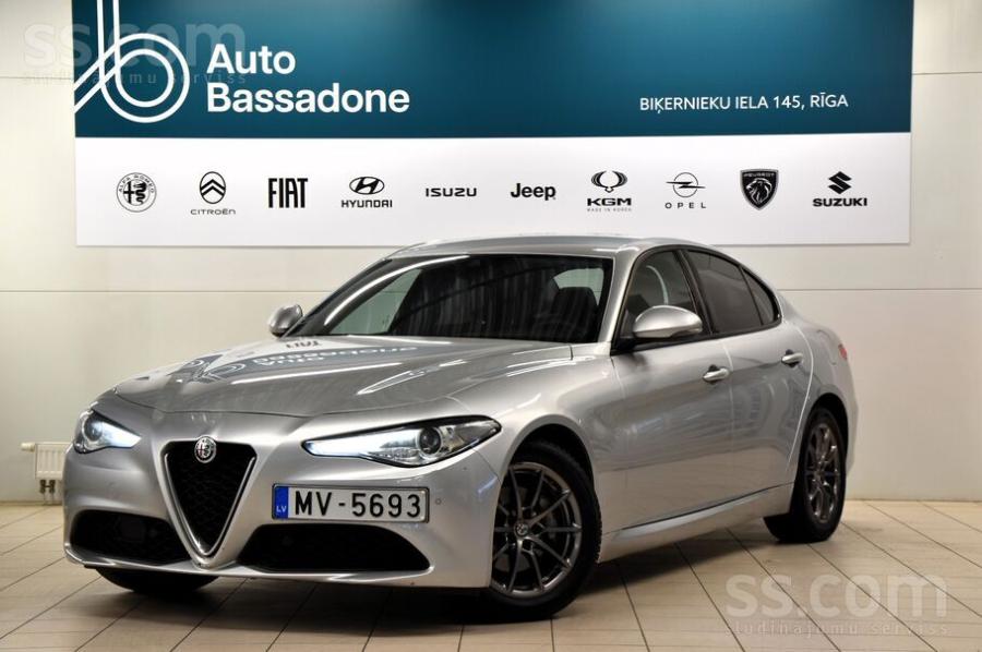 Alfa Romeo Giulia 2021 in Riga, with an engine capacity of 2.00 L and mileage of 101 thousand km for 19990 €, photo 1 on AUTOMOTO.COM.LV