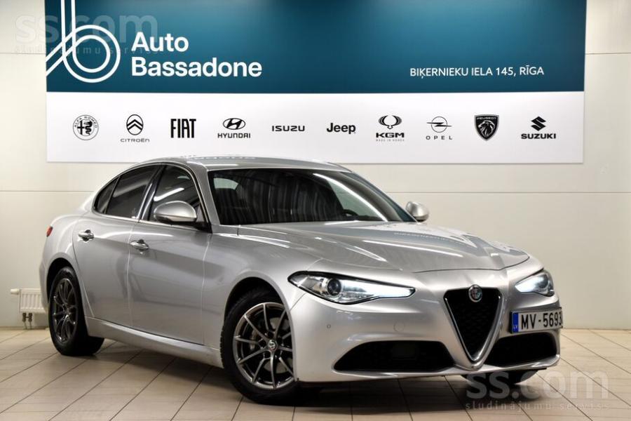 Alfa Romeo Giulia 2021 in Riga, with an engine capacity of 2.00 L and mileage of 101 thousand km for 19990 €, photo 3 on AUTOMOTO.COM.LV